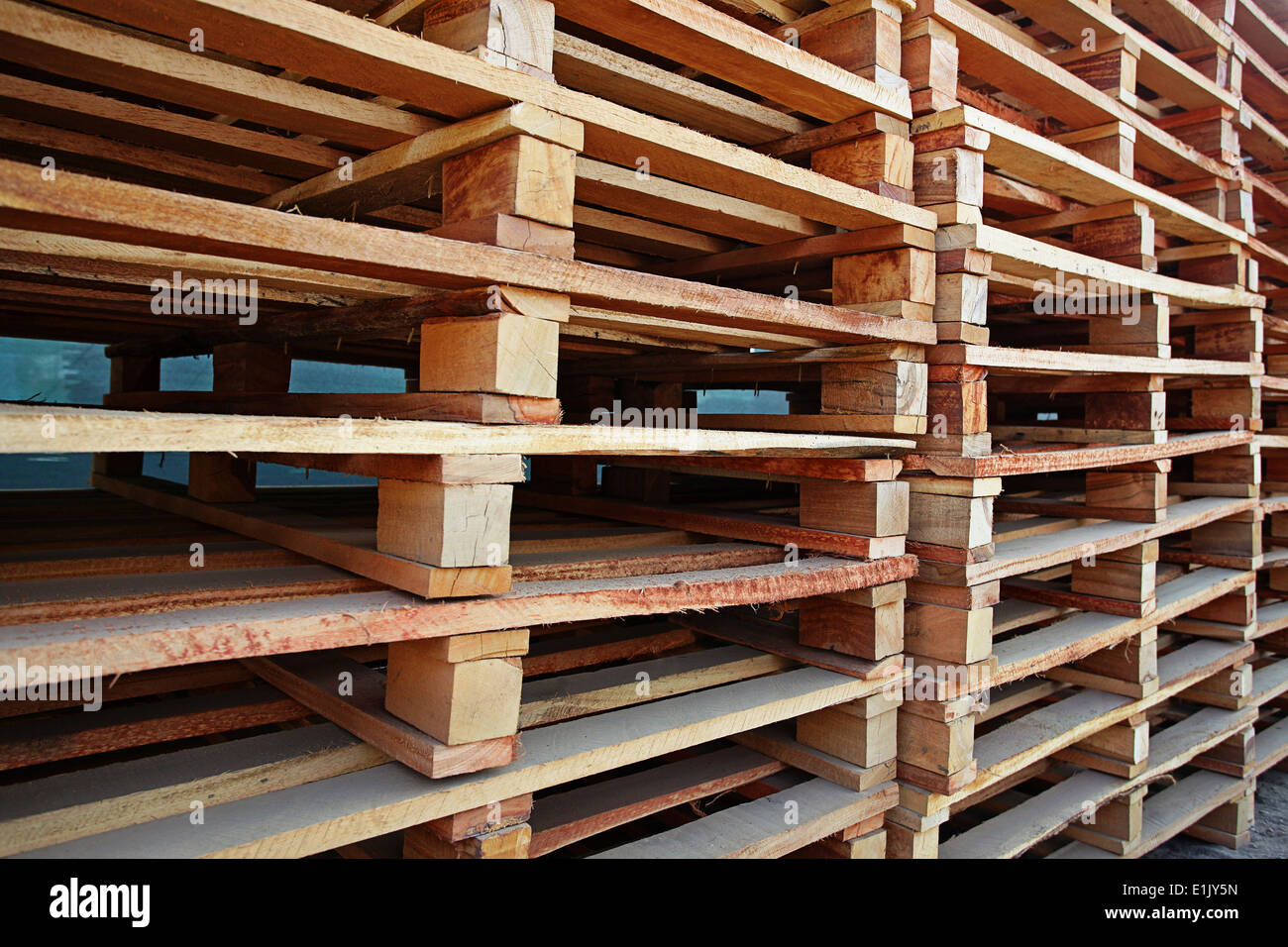 Stacked timber pallets hi-res stock photography and images - Alamy