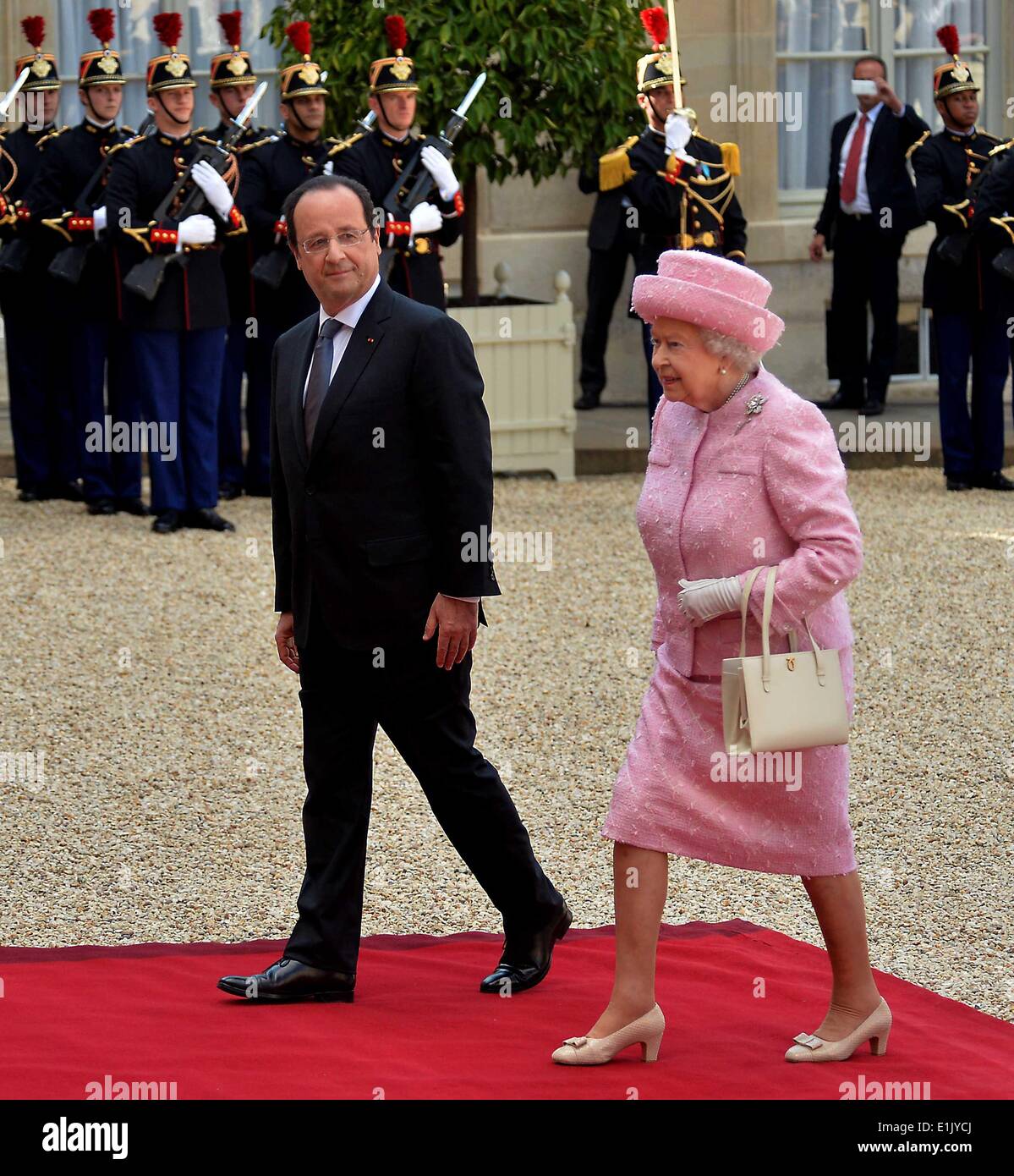 Visit queen elizabeth ii buckingham palace hi-res stock photography and ...