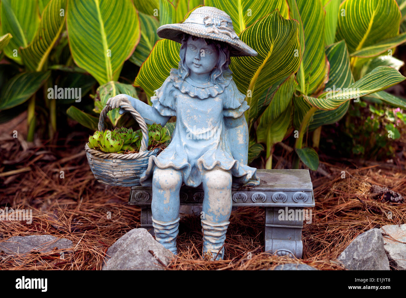 Statue For Flower Bed at Heidi Tan blog