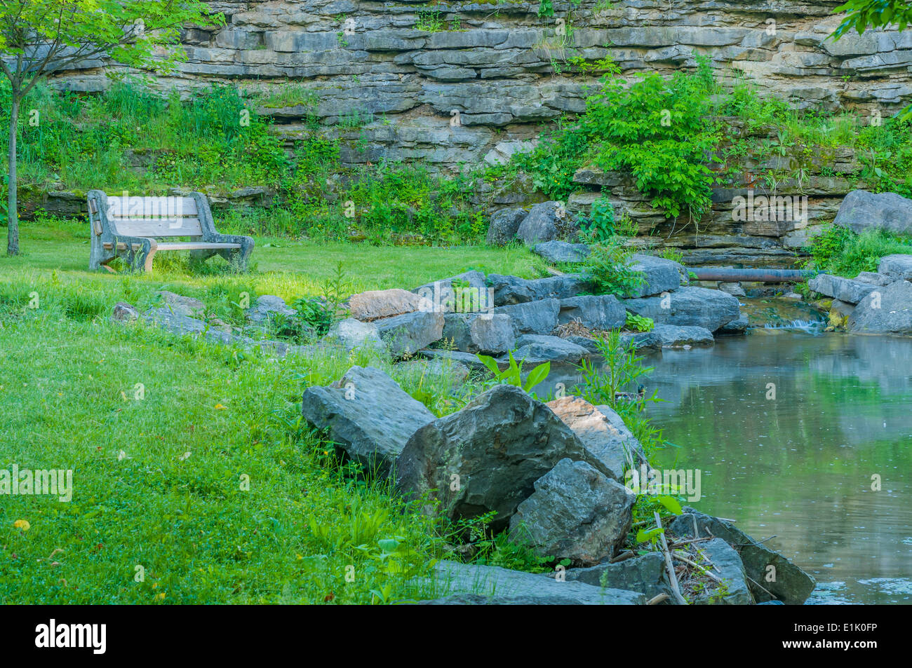 Bench wallpaper hi-res stock photography and images - Alamy