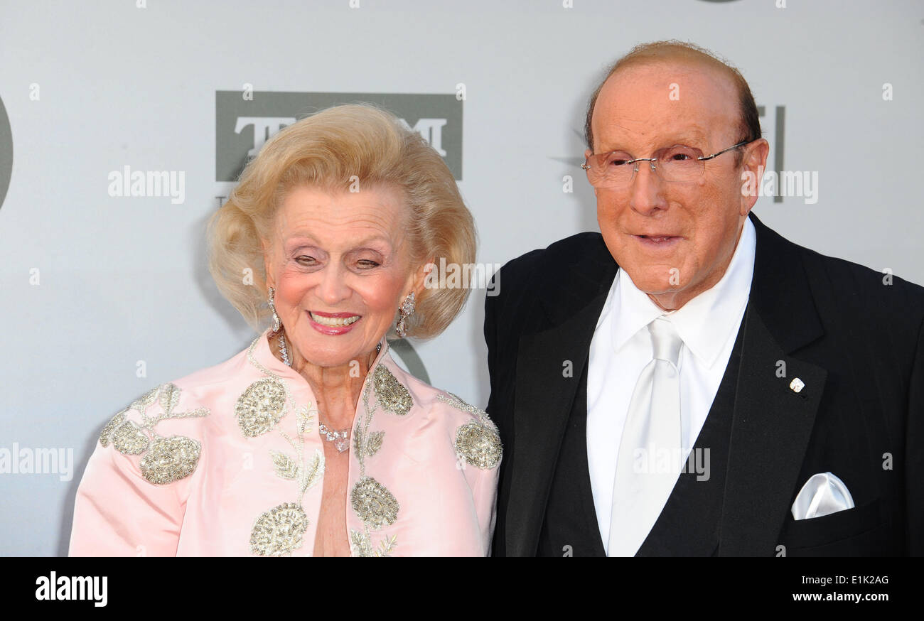 Los Angeles, California, USA. 5th June, 2014. Barbara Davis, Clive ...