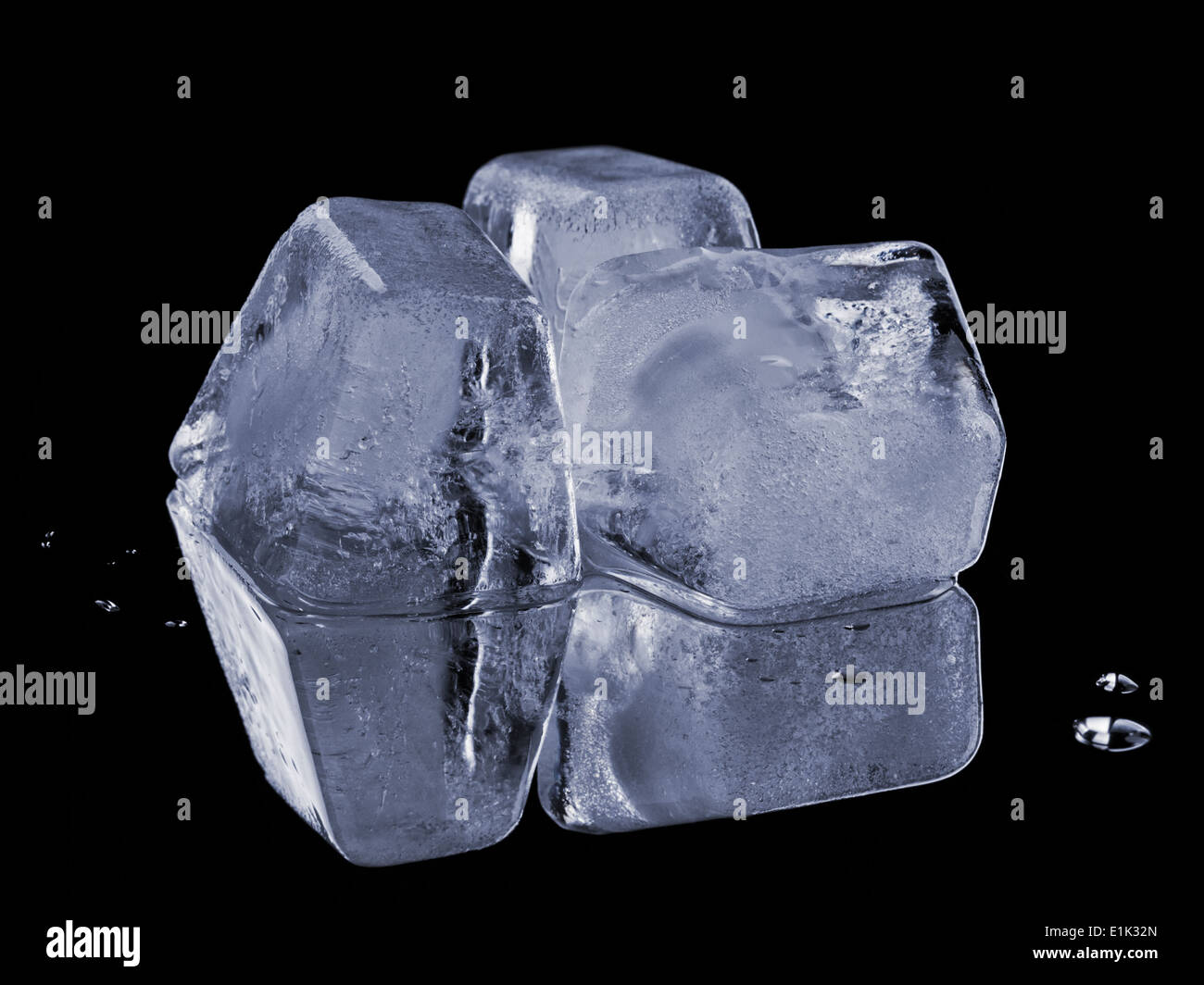 natural ice cubes, isolated on black background with reflection Stock ...