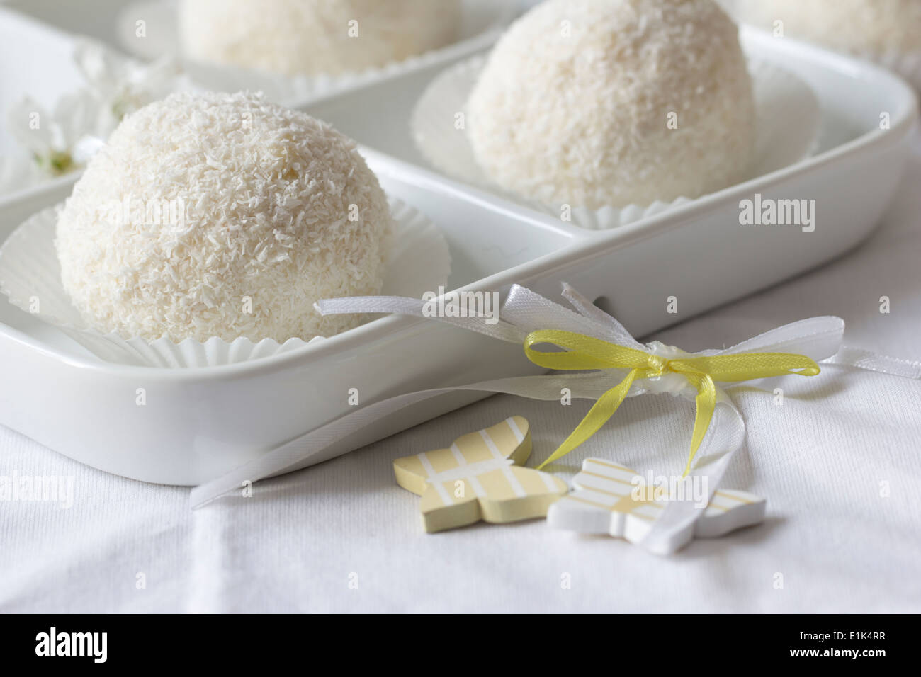 Snowball decoration hi-res stock photography and images - Alamy