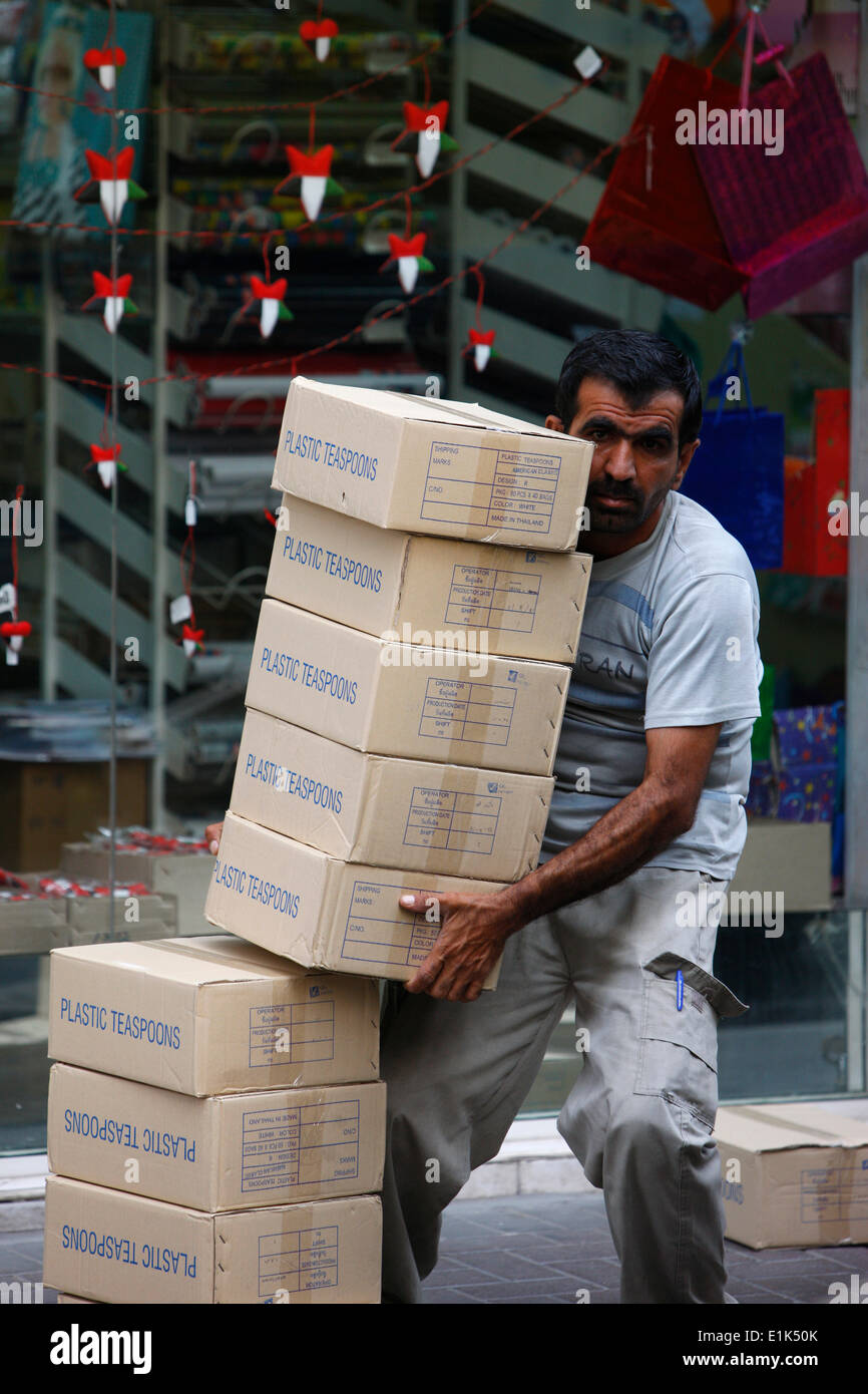 Migrant worker in Dubai Stock Photo - Alamy