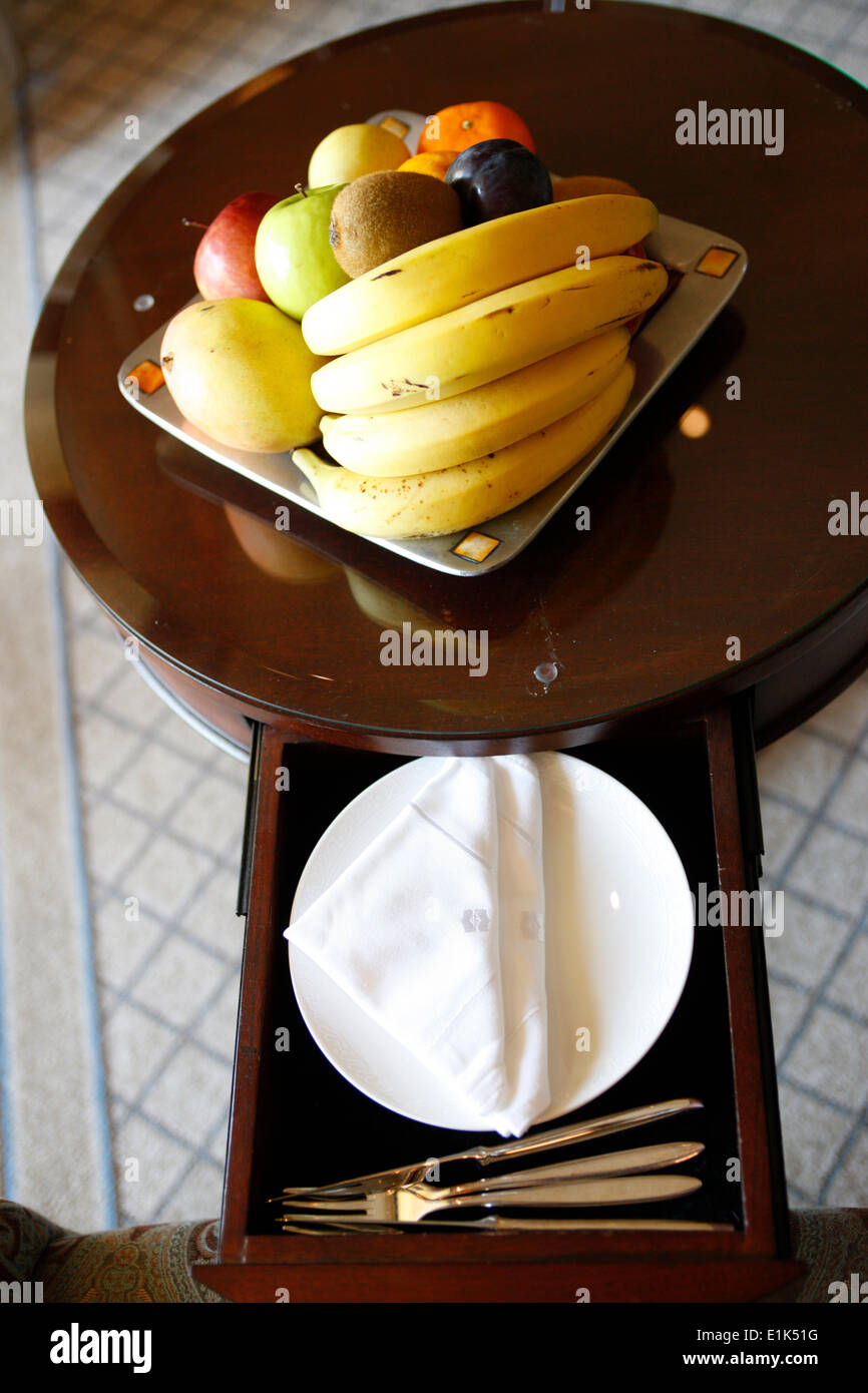 Fruit basket hotel hi-res stock photography and images - Alamy