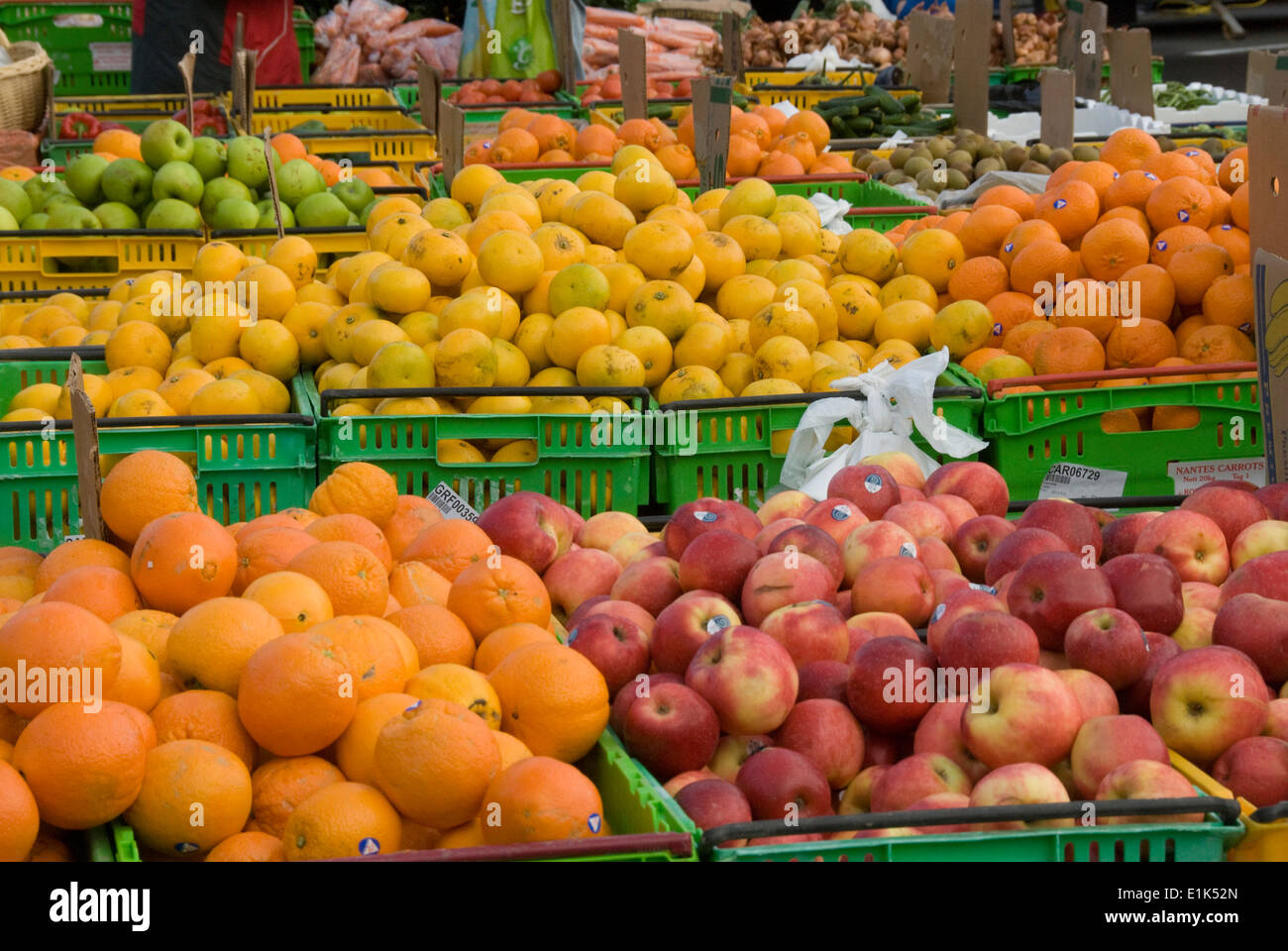 Apples, oranges, and lemons, fruit and vegetable market, Waitangi Park ...
