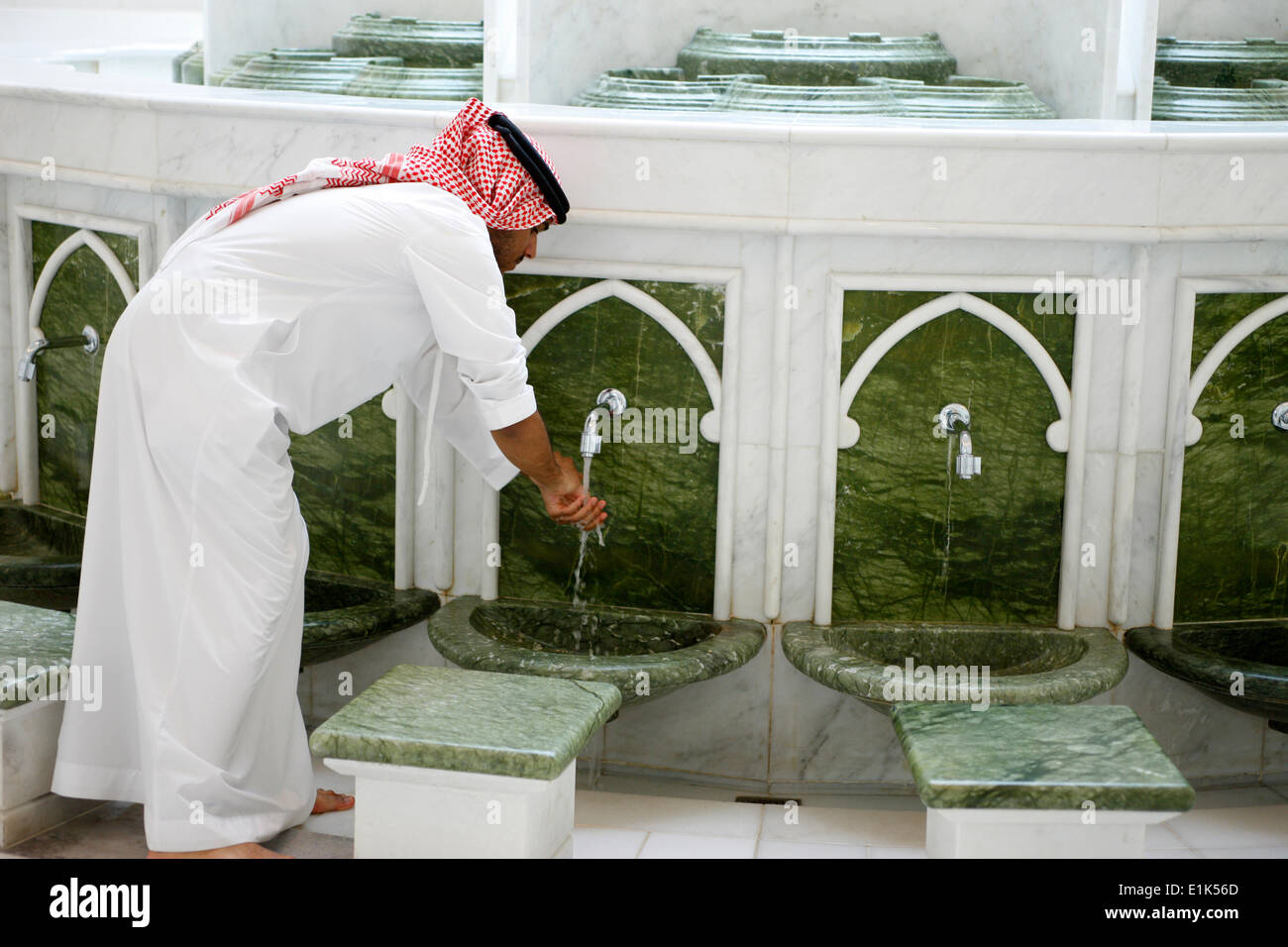 Sheikh Zayed Grand Mosque. Ablution area Stock Photo - Alamy