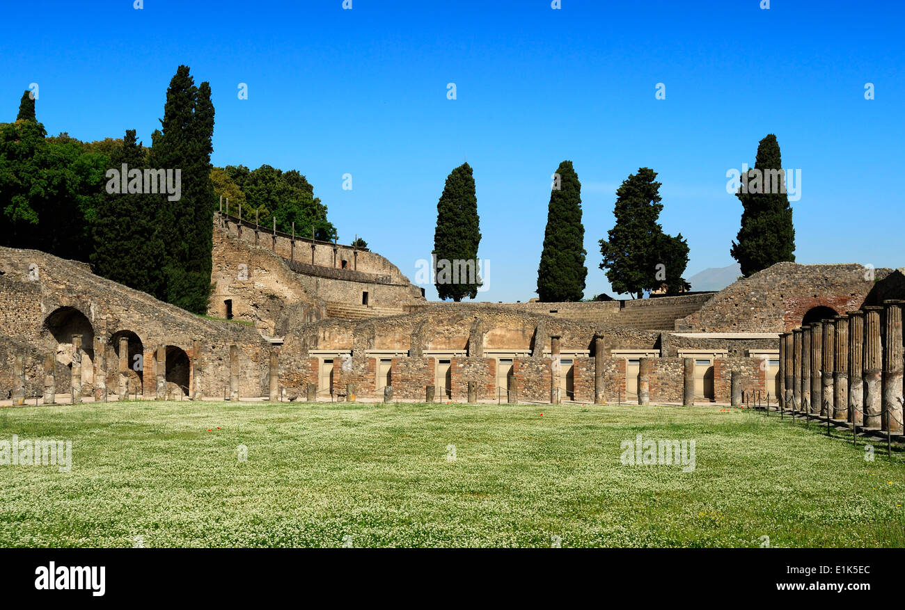 the Quadriportico (Gladiators Barracks), Pompeii, Italy Stock Photo - Alamy