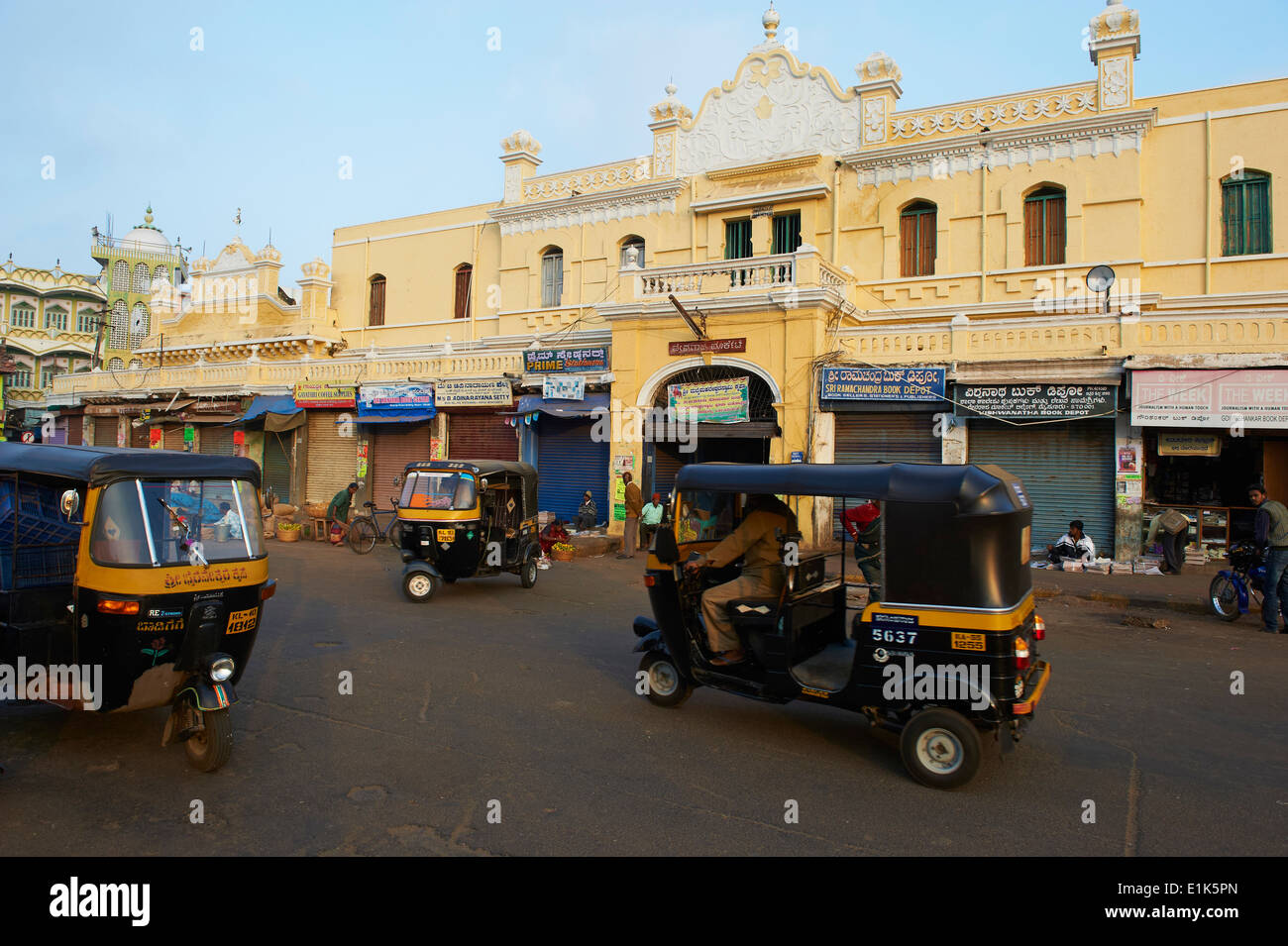 India, Karnataka, Mysore, Devaraja market Stock Photo - Alamy