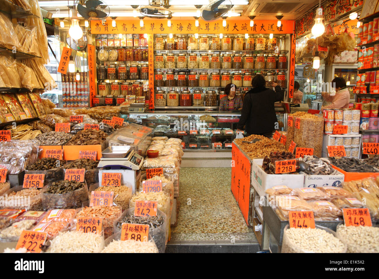 Traditional Chinese Pharmacy Stock Photo - Alamy