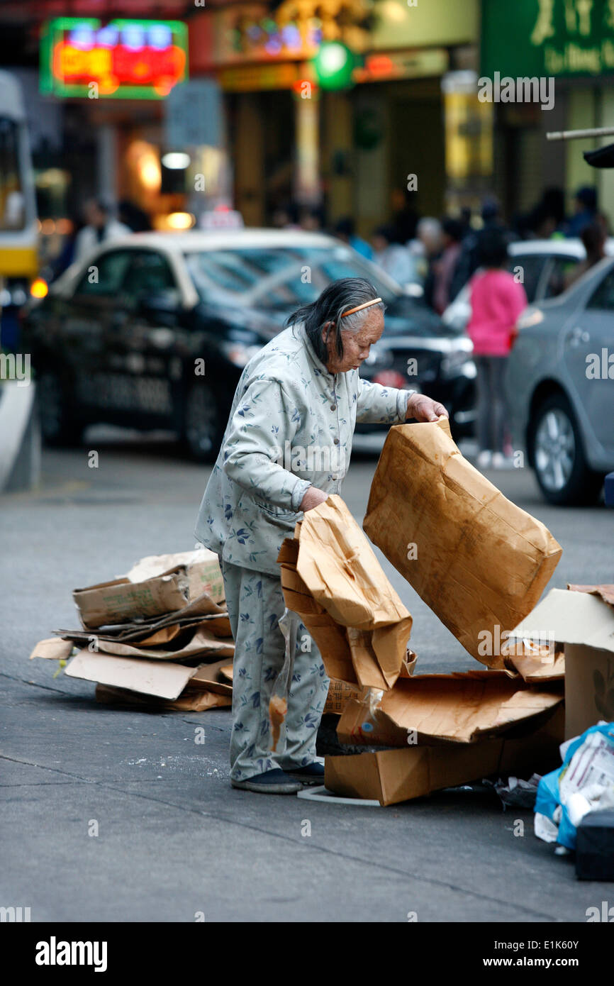 Elderly street scavenger hi-res stock photography and images - Alamy