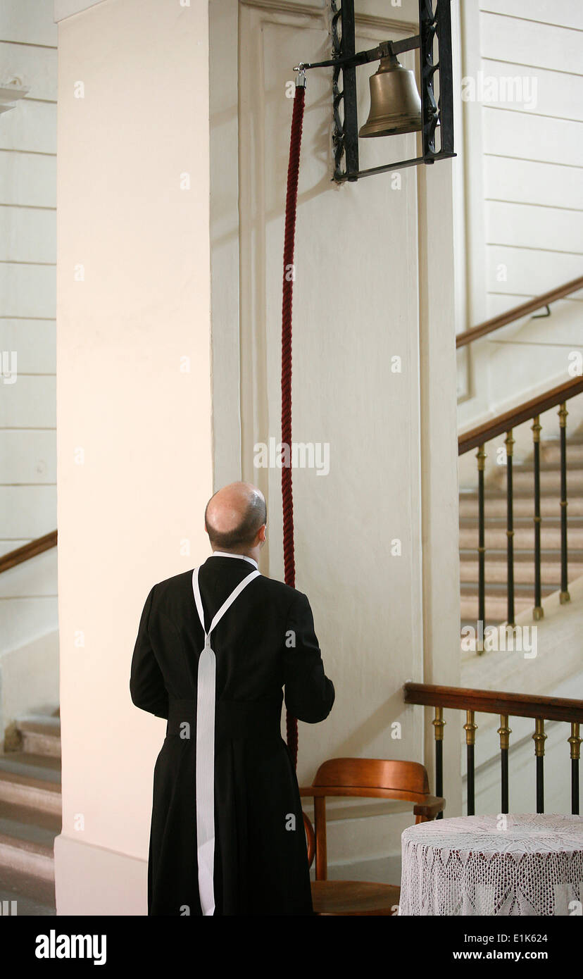 Call bell hi-res stock photography and images - Alamy