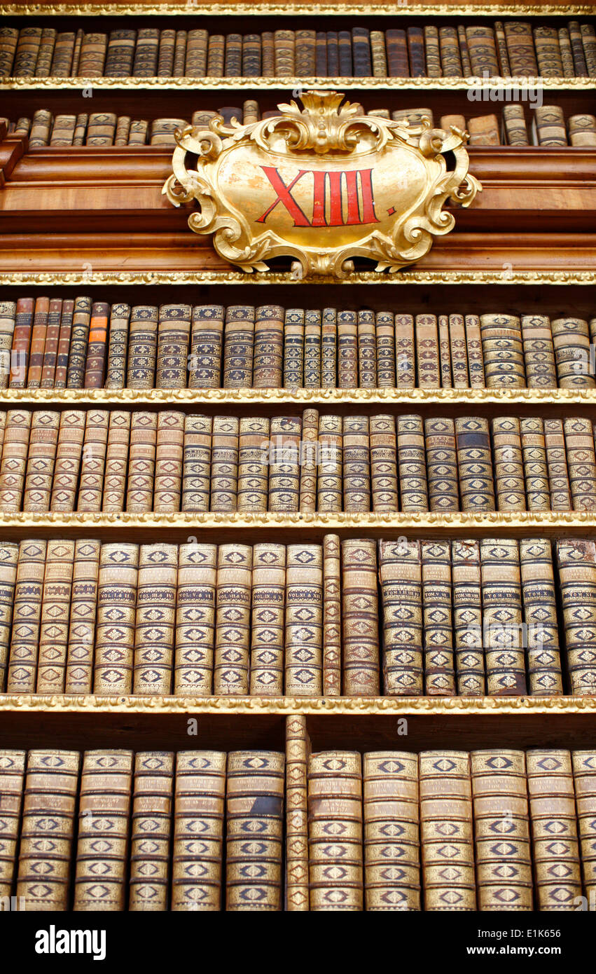 Abbey library hi-res stock photography and images - Alamy