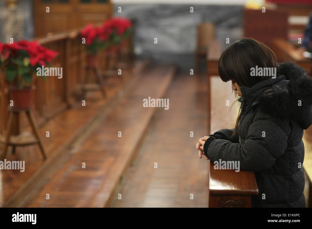 Chinese woman praying in a church Stock Photo - Alamy