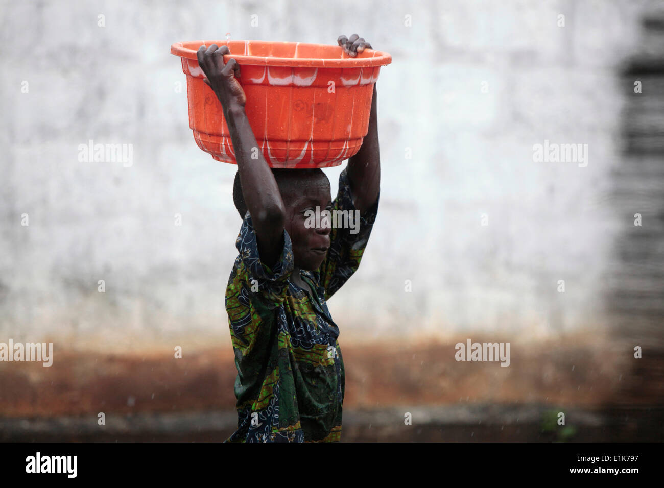 African boy carrying water hi-res stock photography and images - Alamy