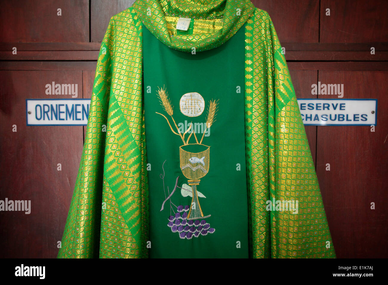 Liturgical dress hi-res stock photography and images - Alamy