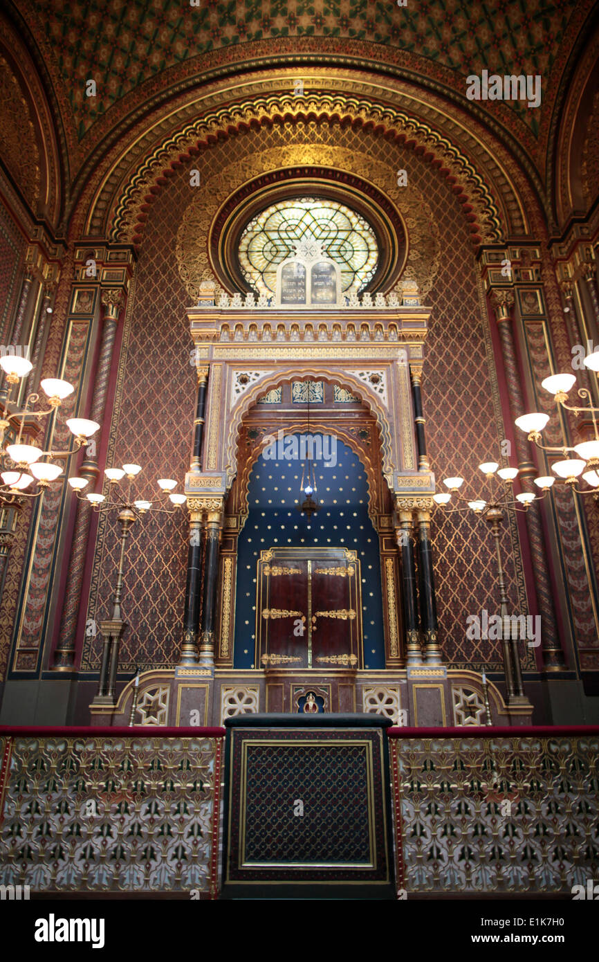 Synagogue service hi-res stock photography and images - Alamy