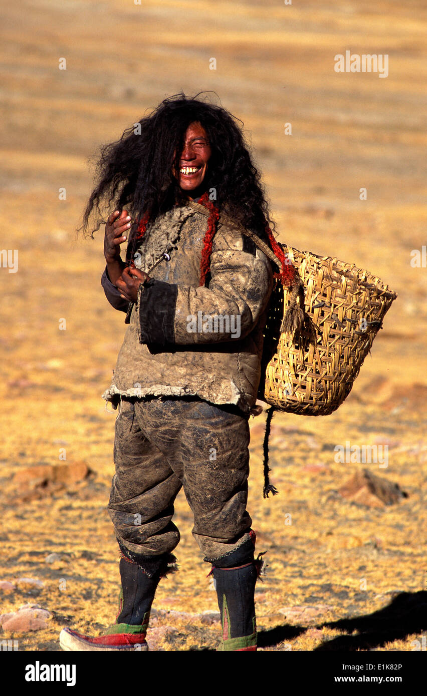 Woman in Tingri village, Southern Tibet Stock Photo - Alamy