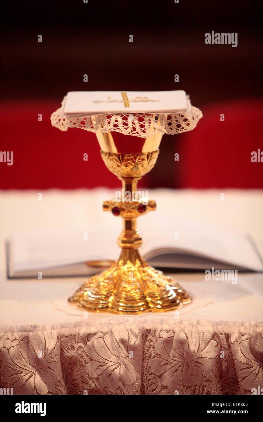 St. Nicholas's Church. Ciborium on altar Stock Photo - Alamy