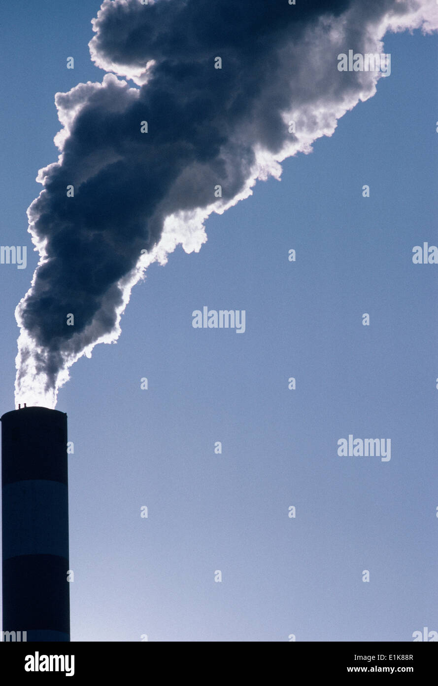 Black smoke factory hi-res stock photography and images - Alamy