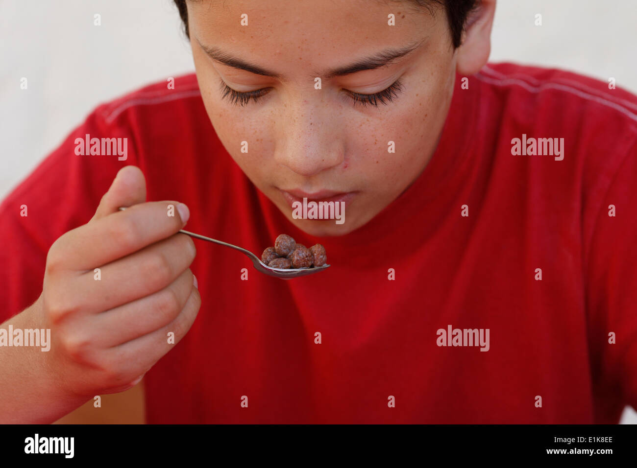 Teenage boy eating breakfast cereals Stock Photo - Alamy