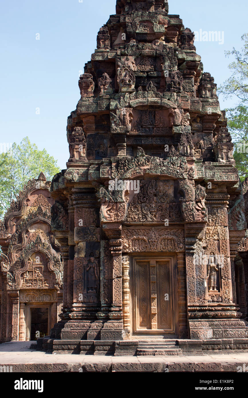 Banteay Srei is a beautiful 10th-century Hindu temple in Cambodia ...