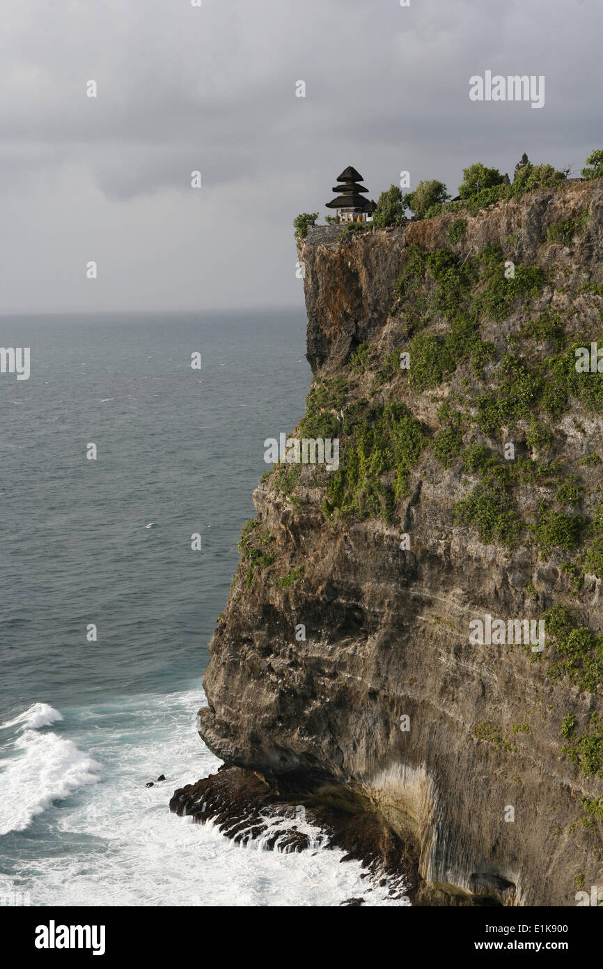 Pura Luhur Uluwatu temple cliff Stock Photo - Alamy