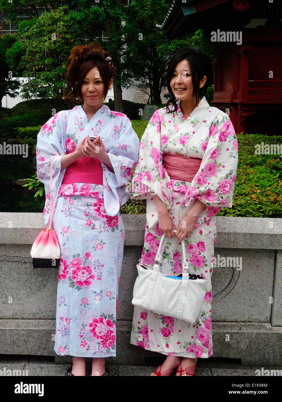 Japanese women wearing kimonos Stock Photo - Alamy