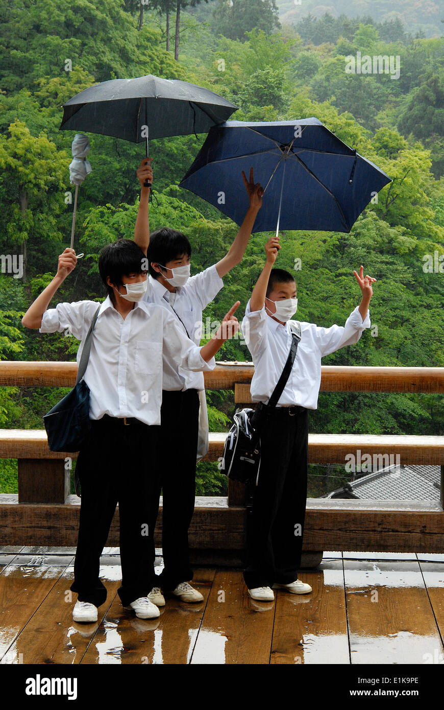 School children wearing flu masks Stock Photo - Alamy