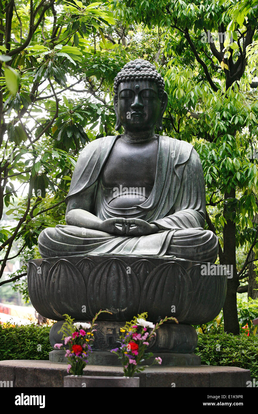 Meditating buddha hi-res stock photography and images - Alamy