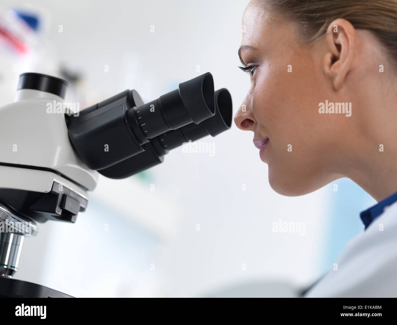 Female scientist using a microscope Stock Photo - Alamy