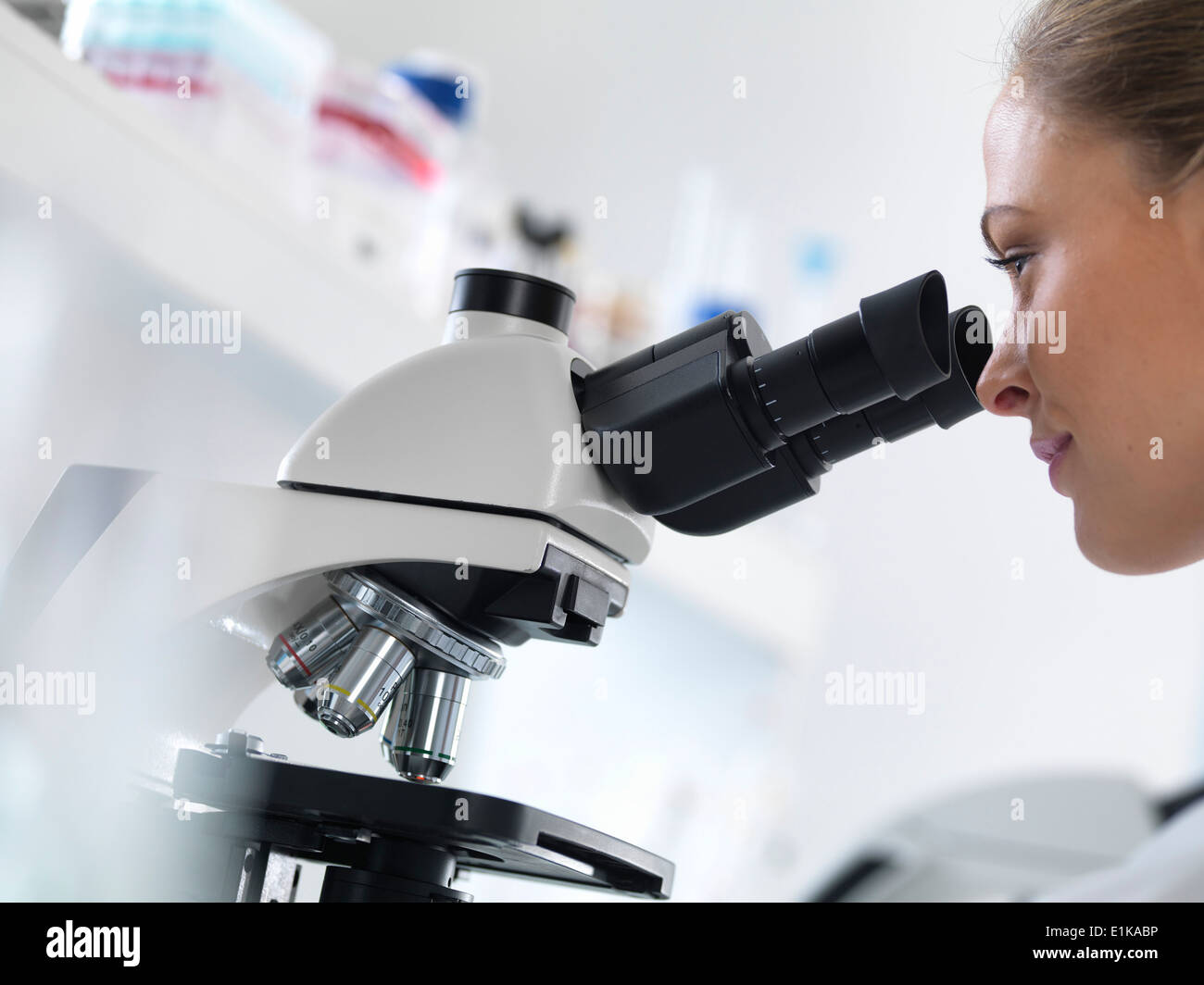 Female scientist using a microscope Stock Photo - Alamy