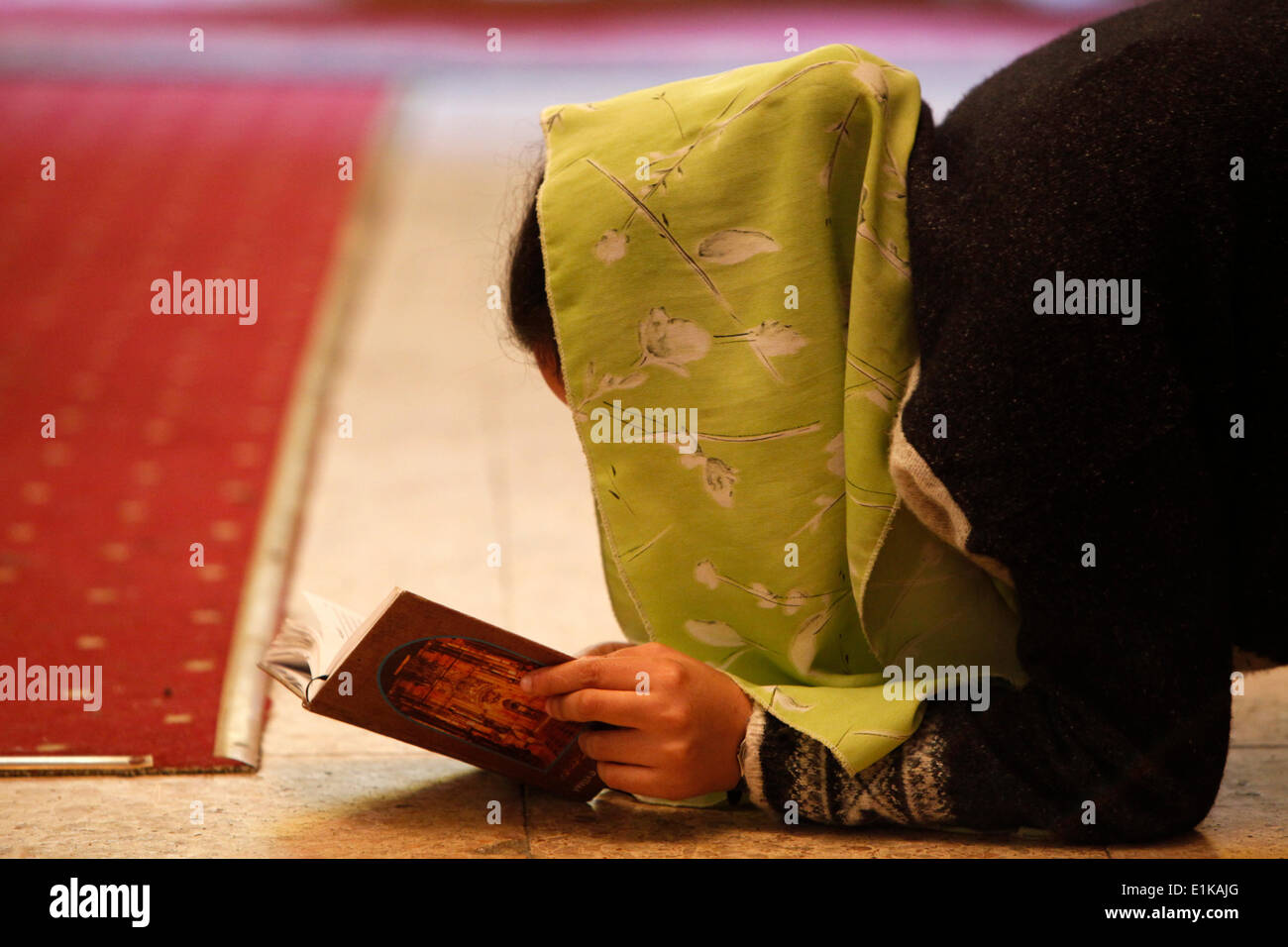 Egypt coptic praying hi-res stock photography and images - Alamy