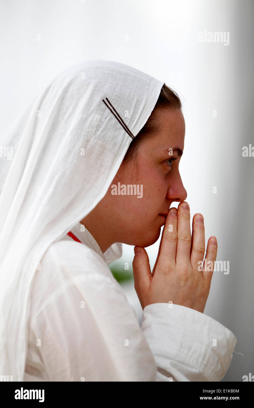 Catholic Nun Praying Stock Photos & Catholic Nun Praying Stock Images ...