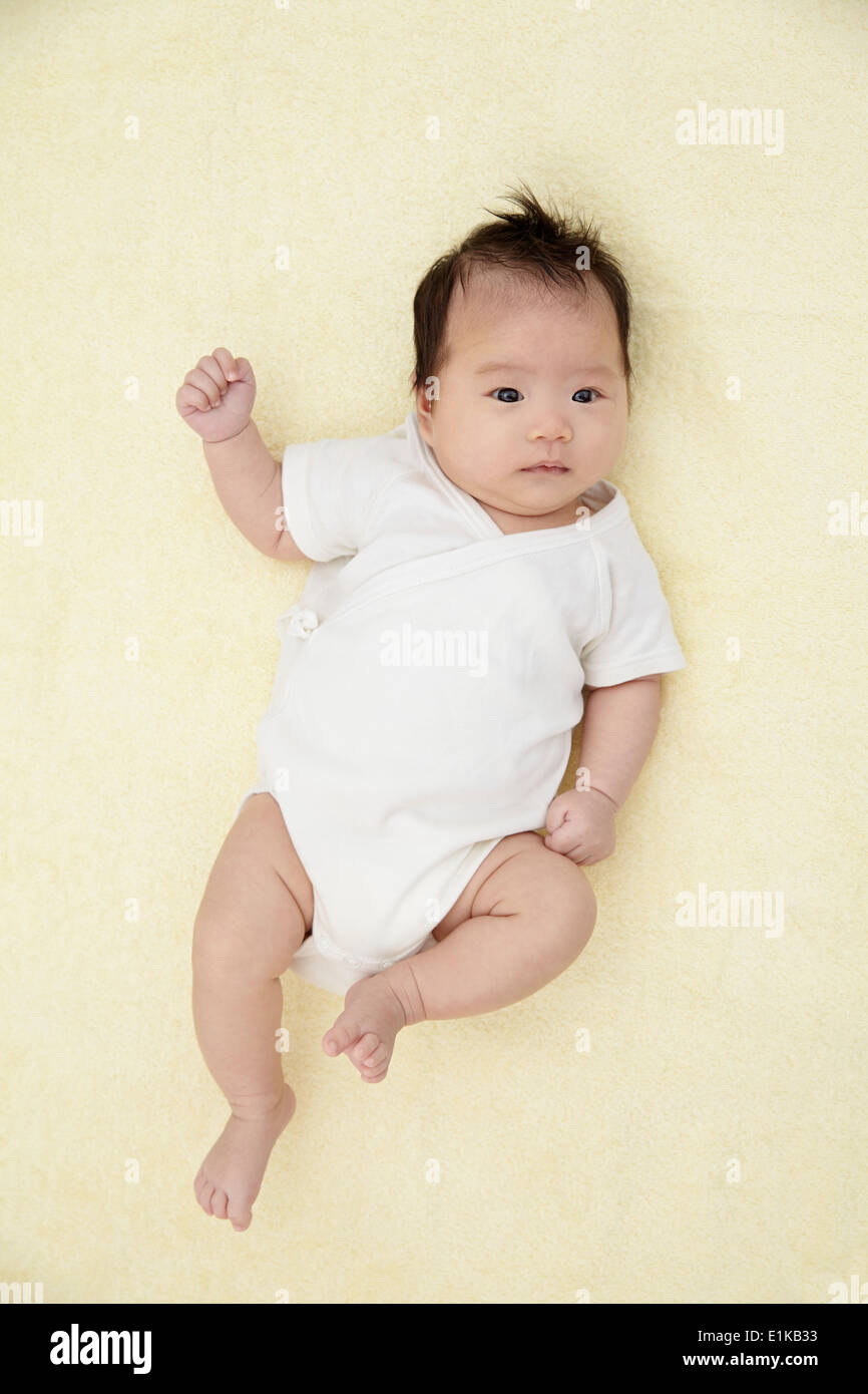 MODEL RELEASED Baby girl lying down overhead portrait Stock Photo - Alamy