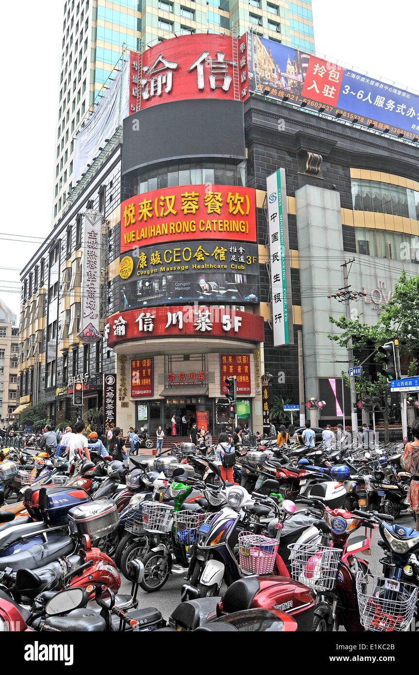 street scene Nanjing Lu Shanghai China Stock Photo - Alamy