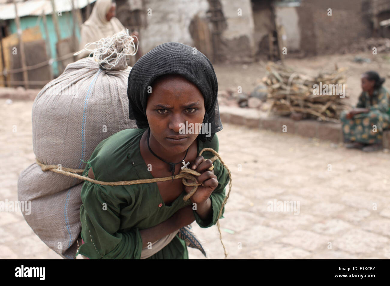 Woman carrying a load Stock Photo - Alamy