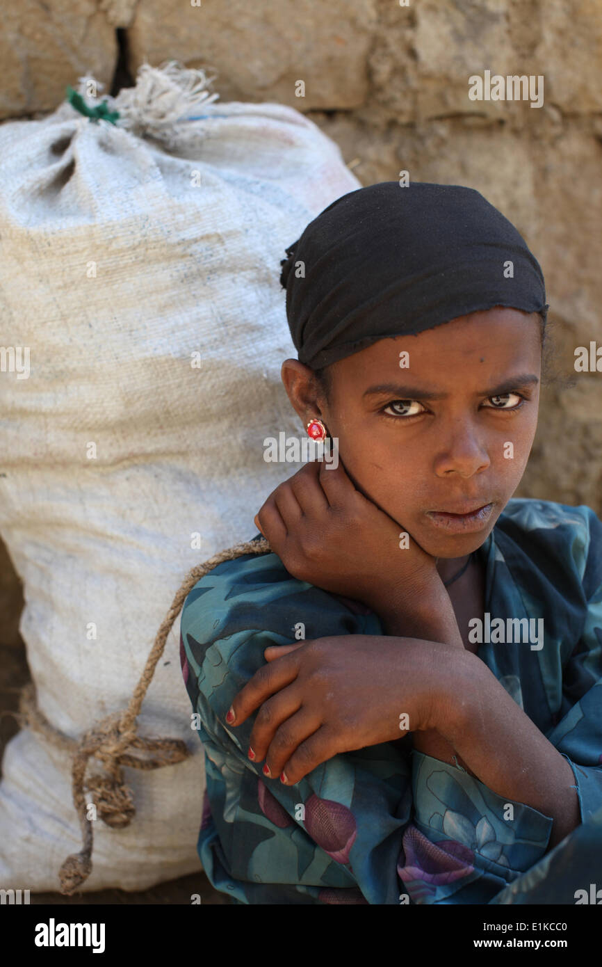 Carrying a heavy load hi-res stock photography and images - Alamy