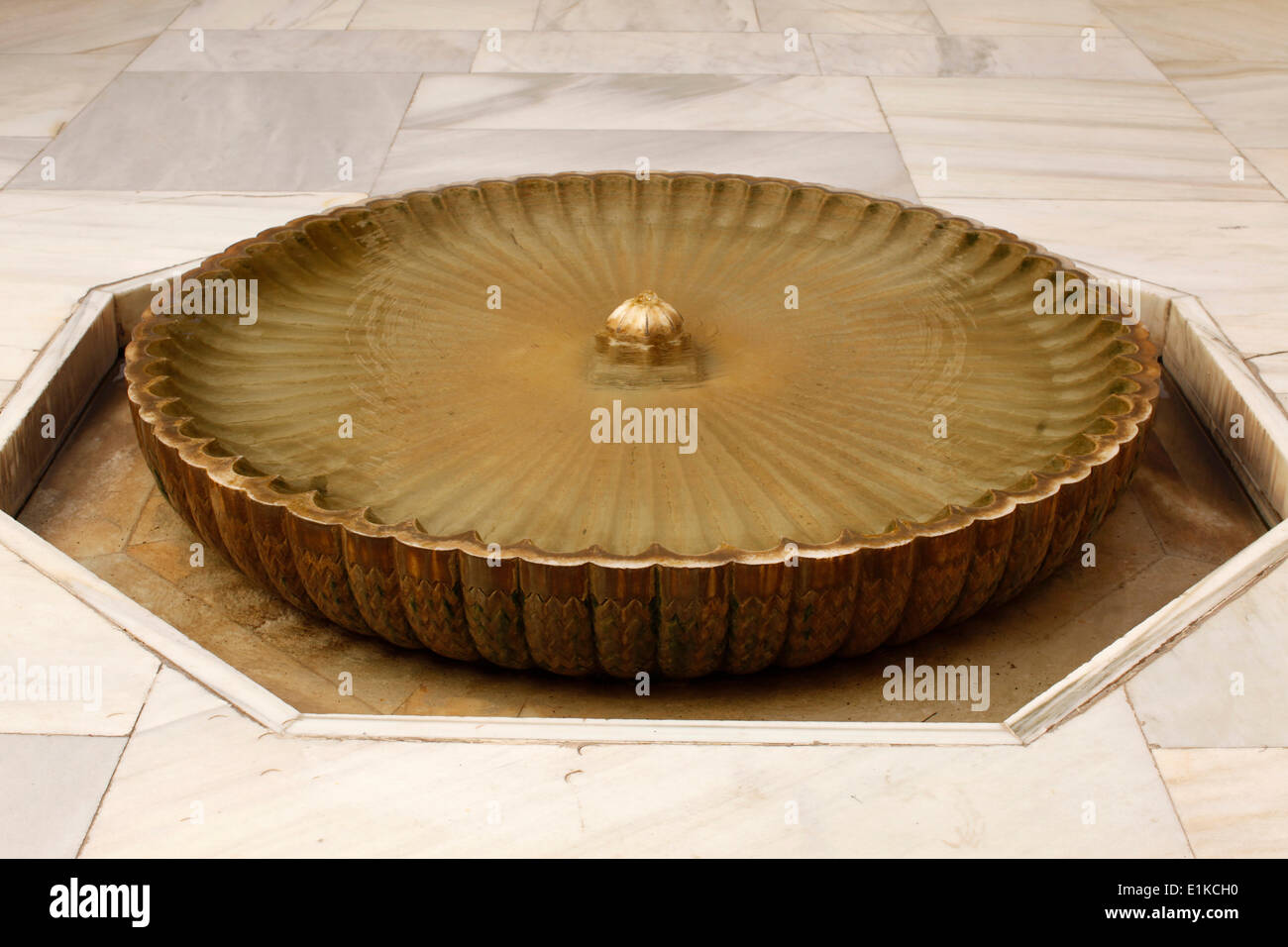Alhambra - Nasrid Palaces - Mexuar Palace - Fountain in the Patio del ...