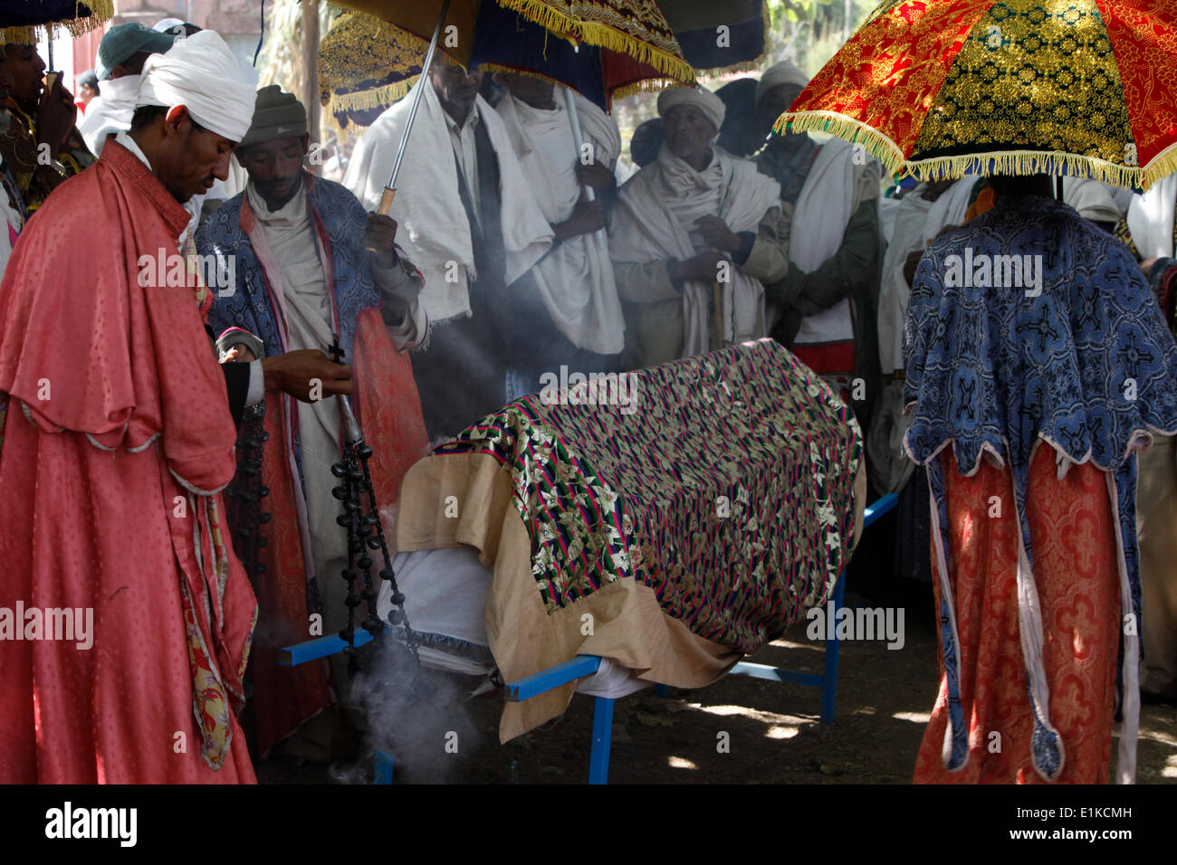 African funeral ceremony hi-res stock photography and images - Alamy