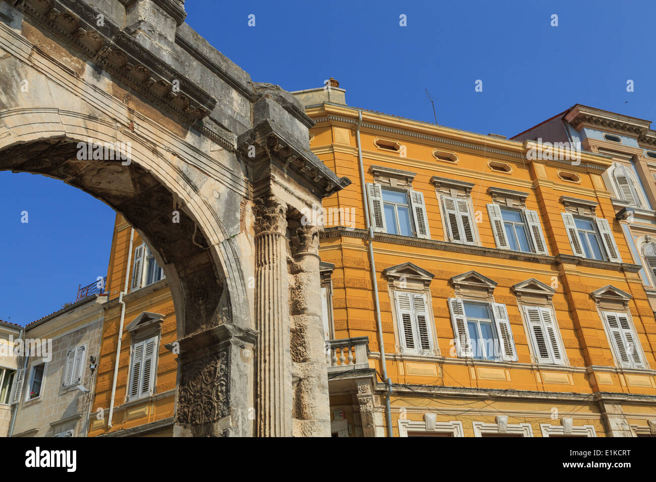 Gate roman ruins hi-res stock photography and images - Alamy