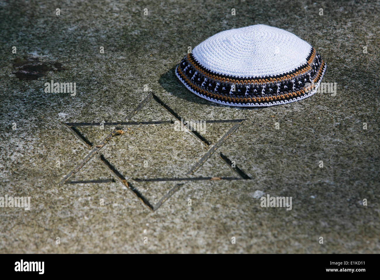 Star of David and kippa Stock Photo - Alamy