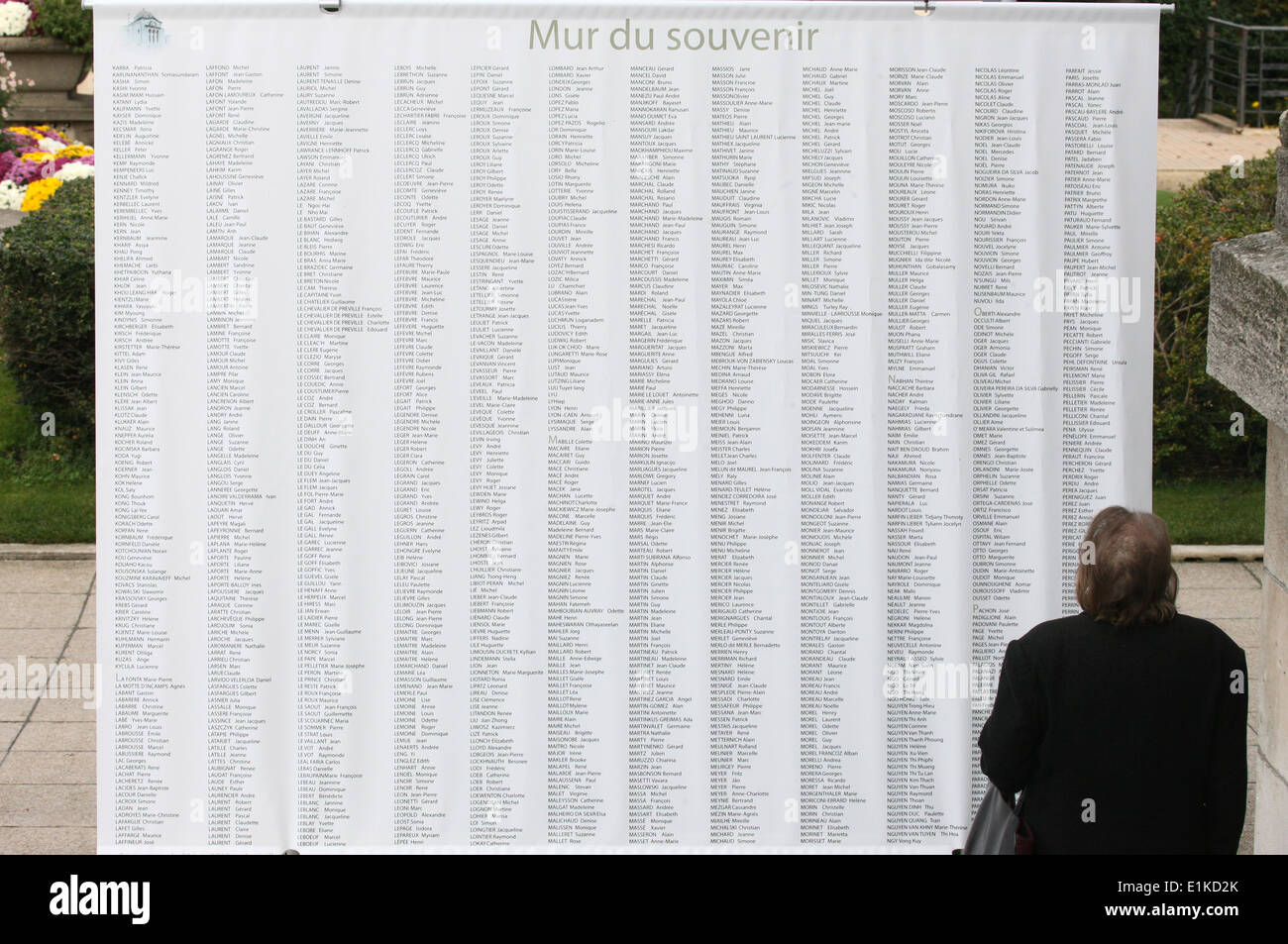 Wall of names in the P re Lachaise graveyard Stock Photo - Alamy