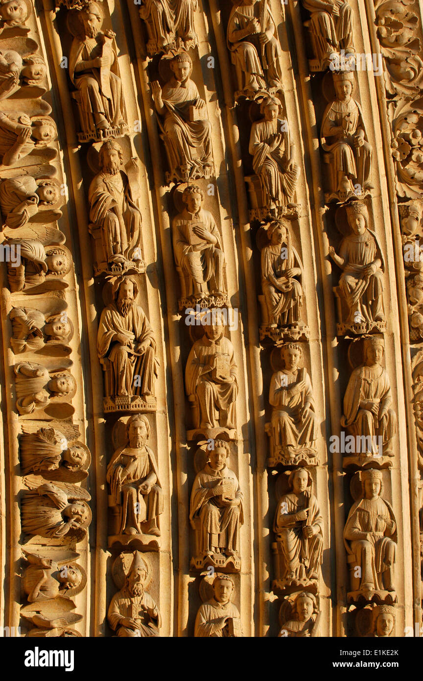 Notre Dame de Paris cathedral arch Stock Photo - Alamy