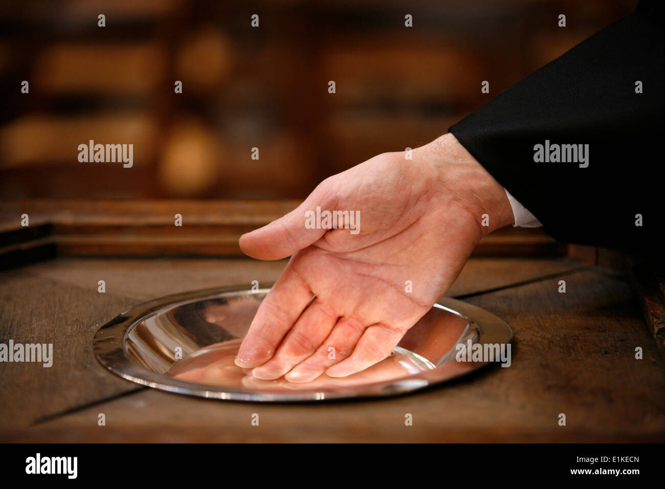 Protestant minister hi-res stock photography and images - Alamy