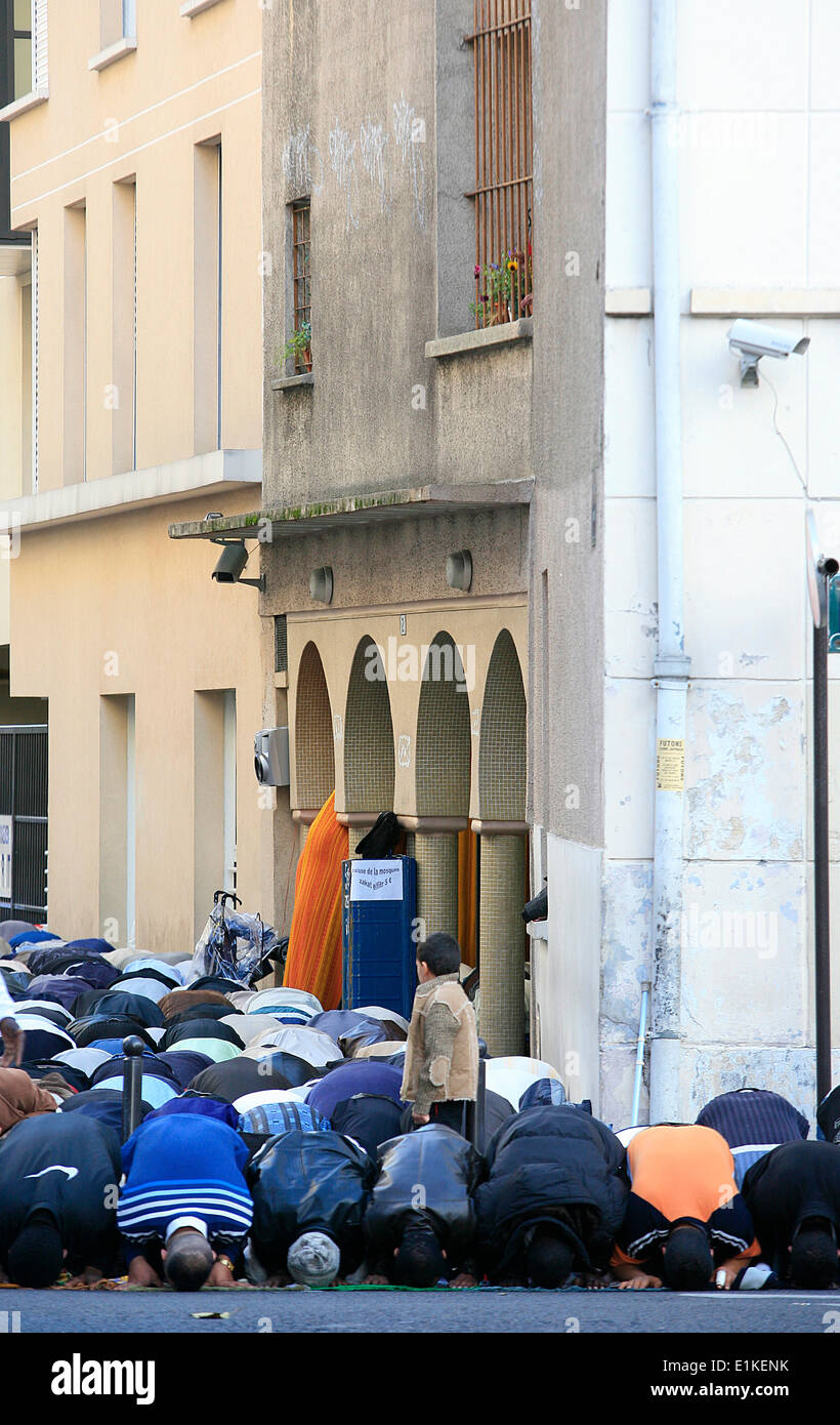 End of ramadan prayer outside a mosque. Paris Stock Photo - Alamy