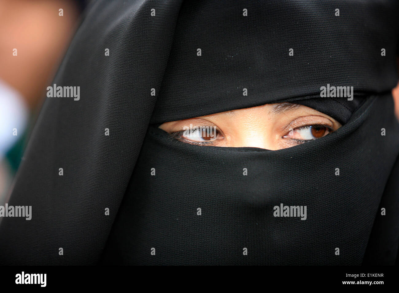 Woman viel muslim hi-res stock photography and images - Alamy