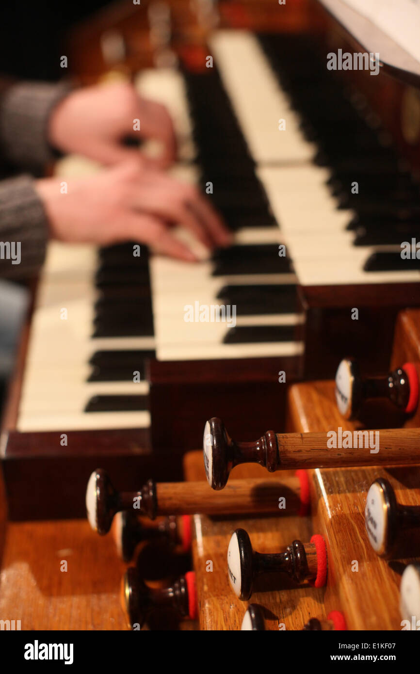 Church organ playing hi-res stock photography and images - Alamy