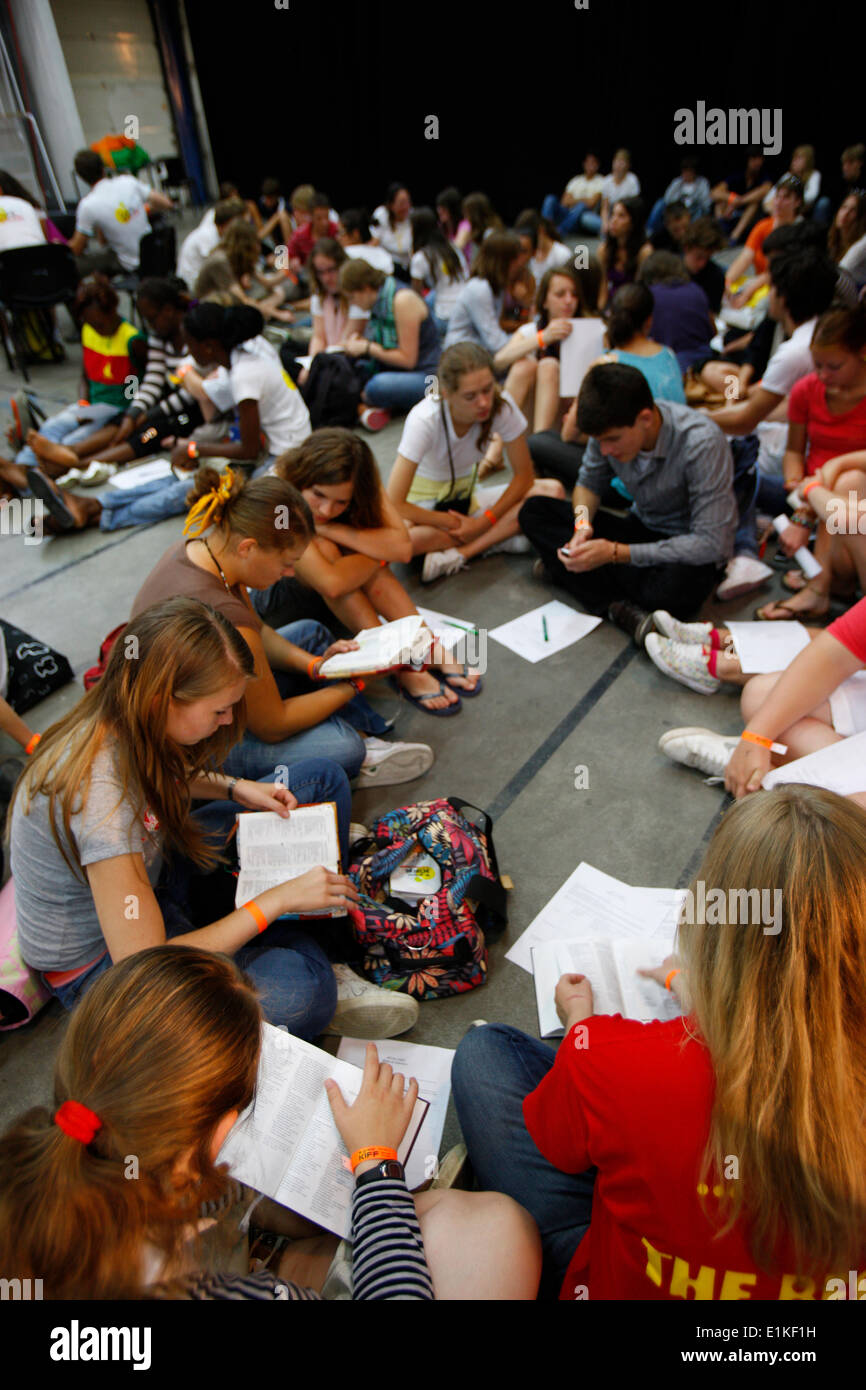 Bible study at a protestant gathering Stock Photo - Alamy