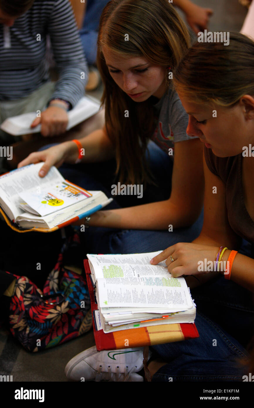 Bible study at a protestant gathering Stock Photo - Alamy